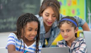 What Is a Paraprofessional Educator? A Teacher’s Partner in Student ...